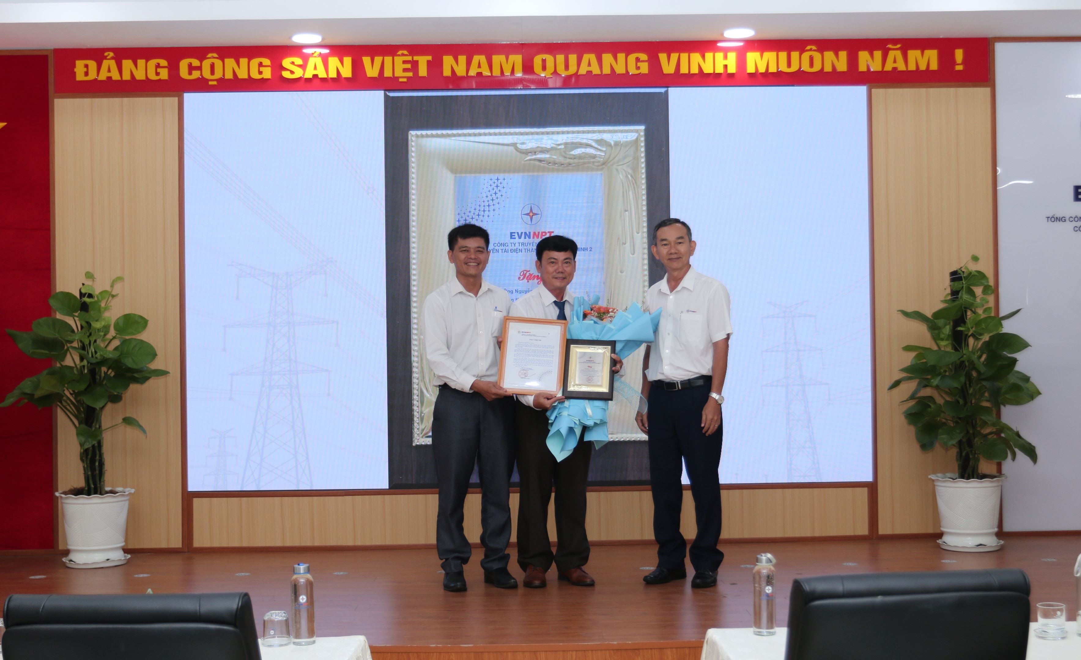 Tri ân đồng chí Nguyễn Duy Quang – hơn 34 năm tận tụy với ngành Truyền ...